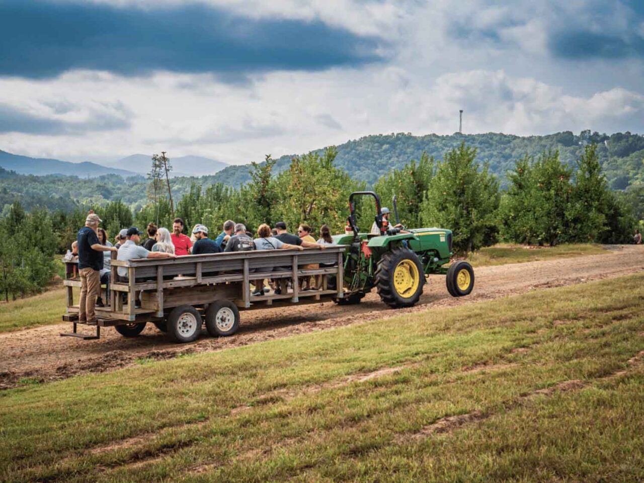 Tractor Tours - Mercier Orchards